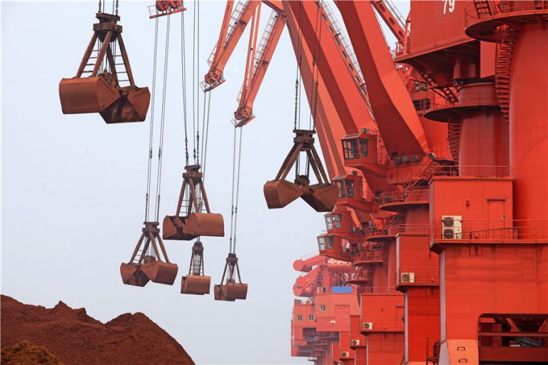 iron-ore-bulk-carrier-ship-yard-load-stockpile-900 - آیزکس: بورس ضایعات ...